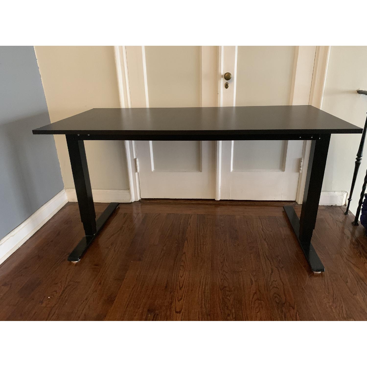 Humanscale Sit/Stand Floating Desk - AptDeco