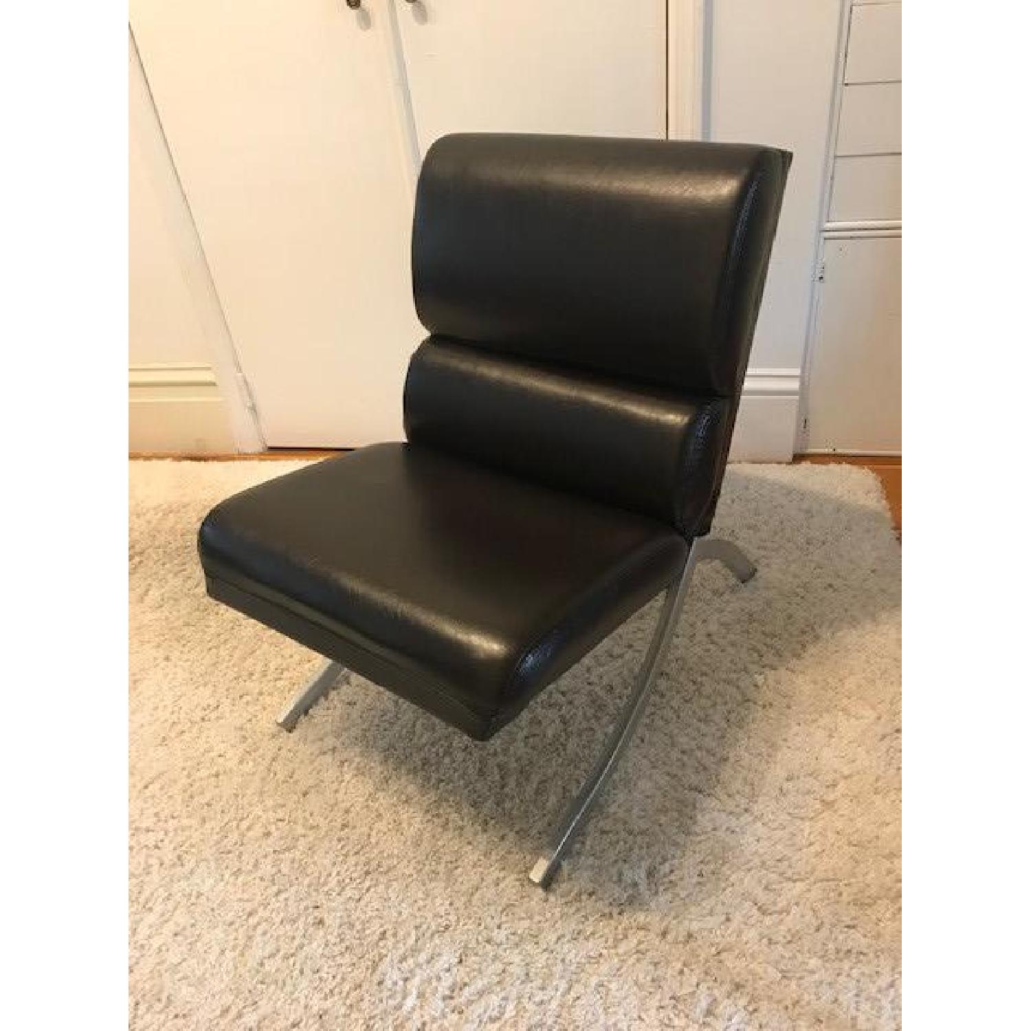 Modern Minimalist Lounge Chair - AptDeco