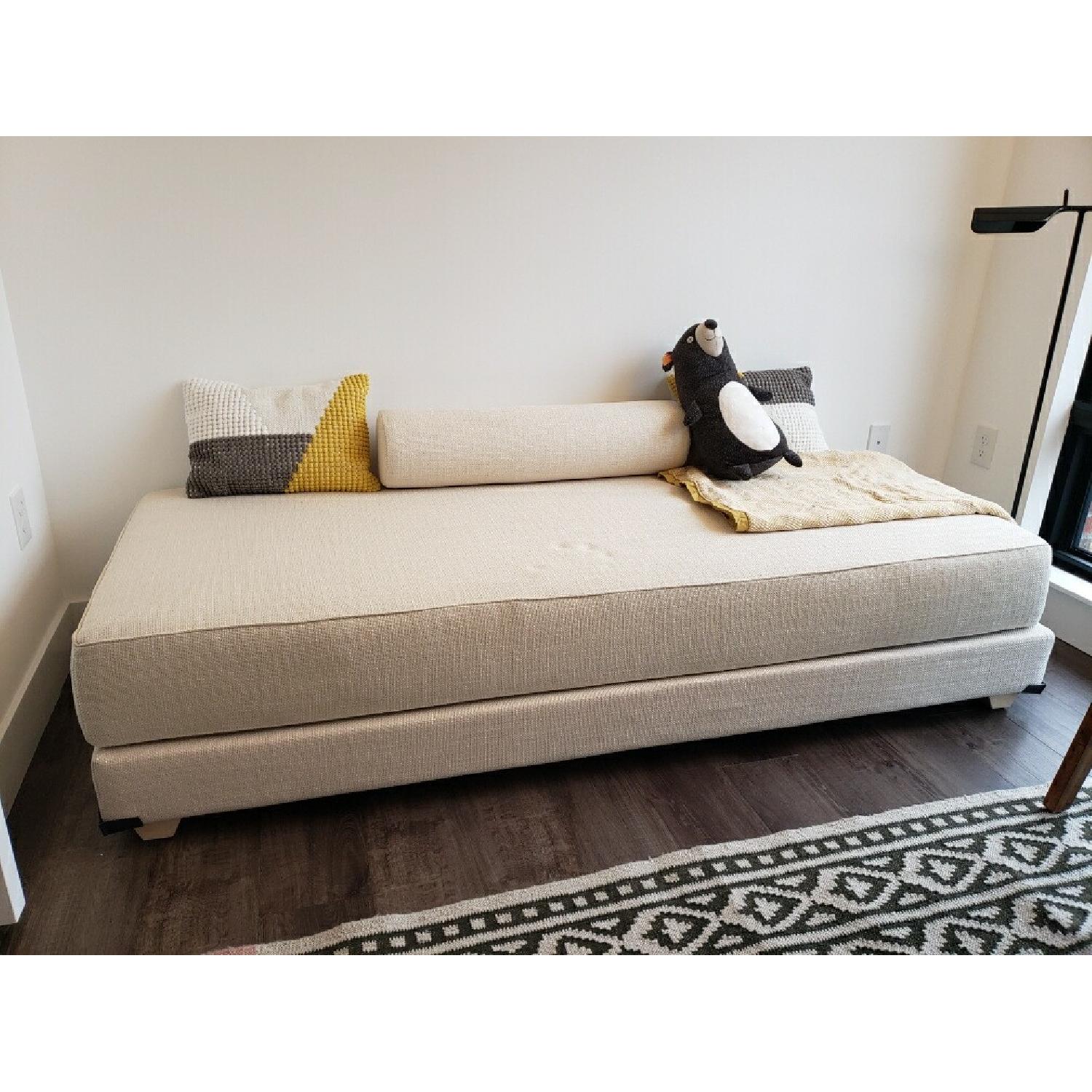 CB2 Lubi Daybed - AptDeco