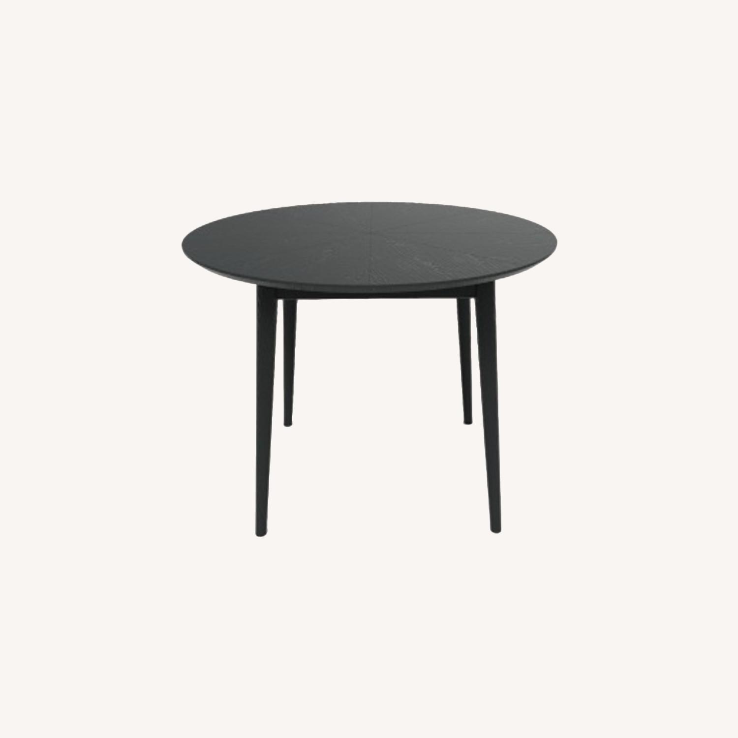 Blueground Black Dining Table AptDeco blueground-black-dining-table-aptdeco