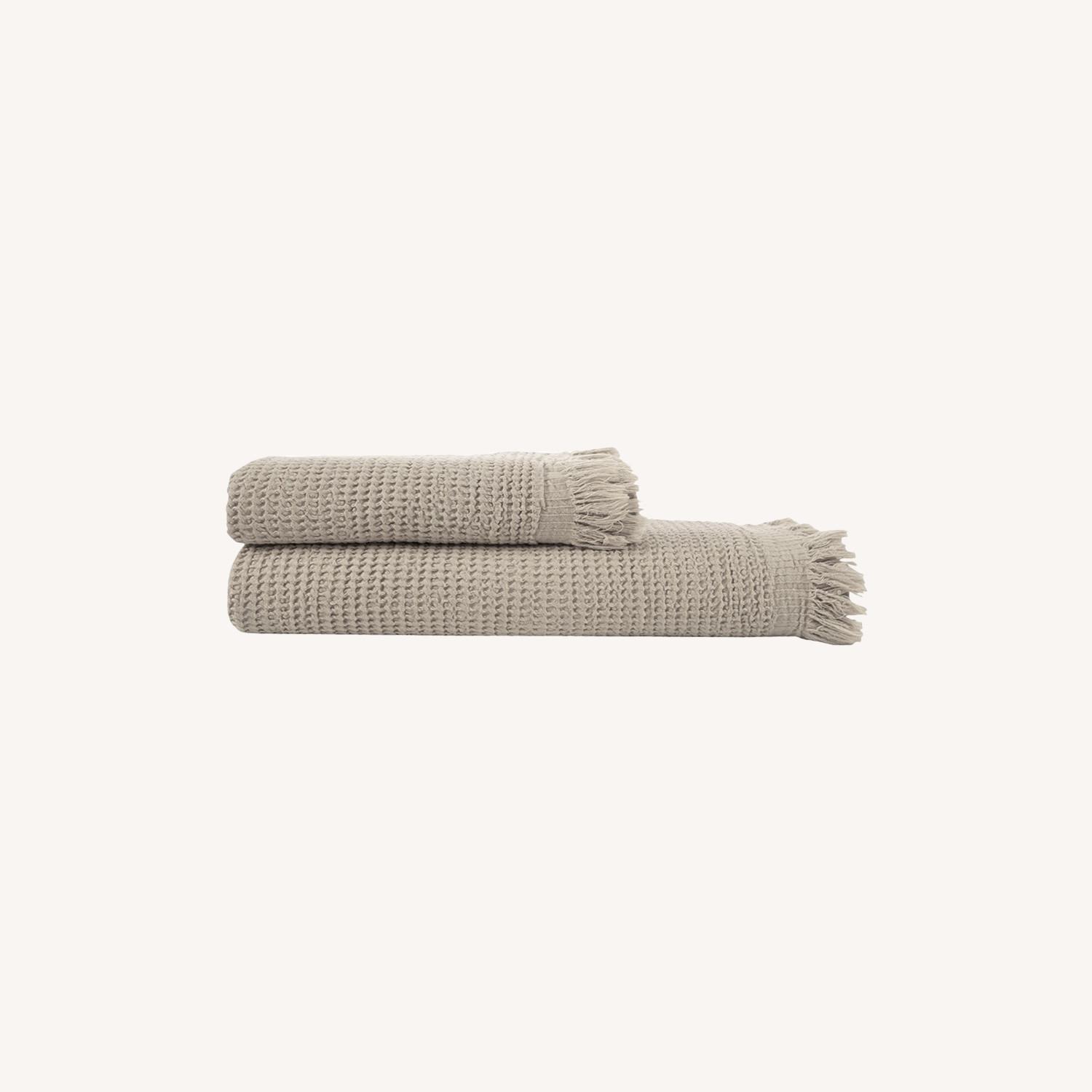 Blueground Bed Throw Beige w/ Waffle Texture - AptDeco