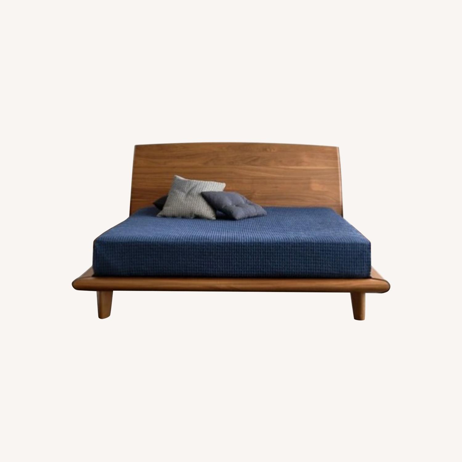 Calligaris Dixie Queen Bed - AptDeco