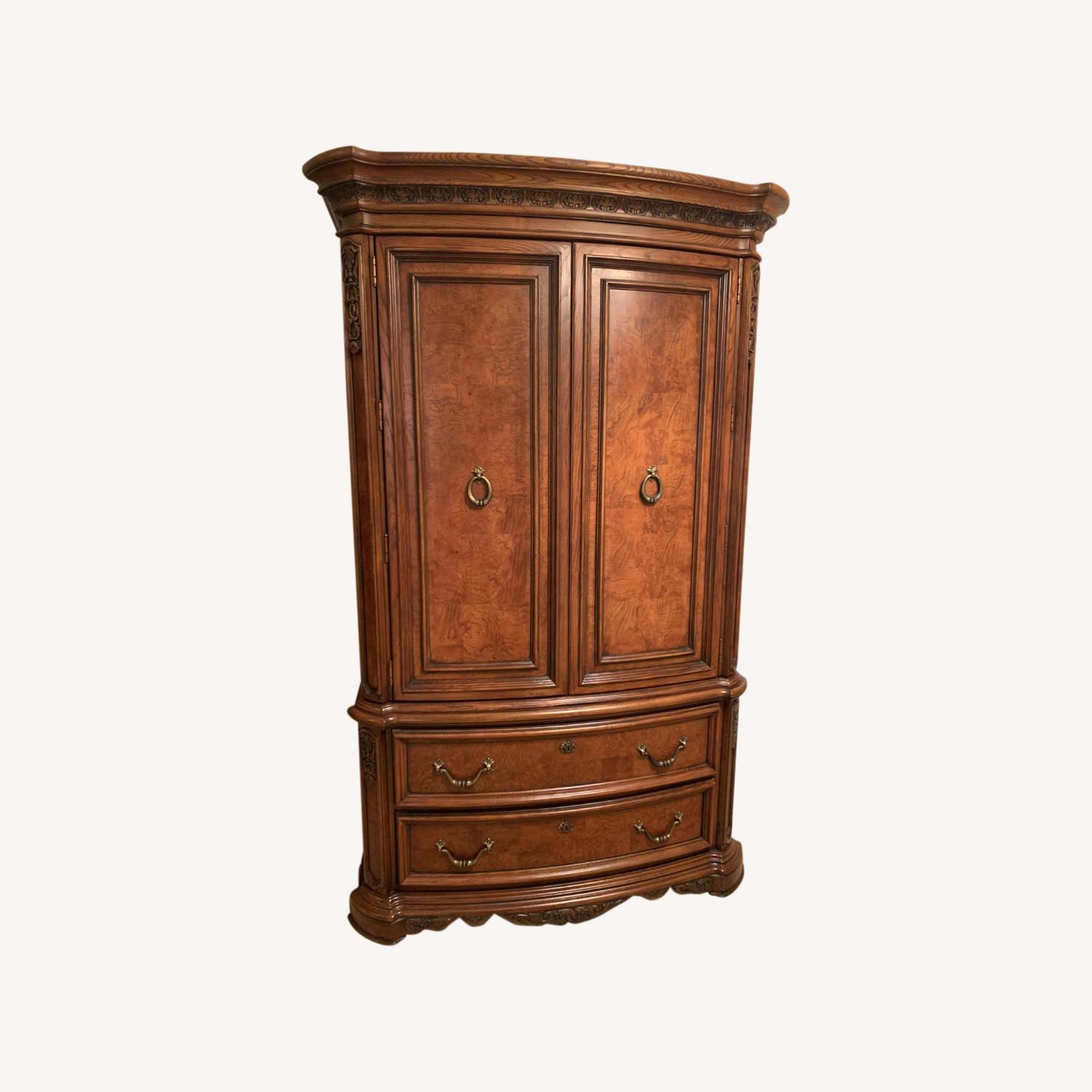 Traditional Wardrobe - AptDeco