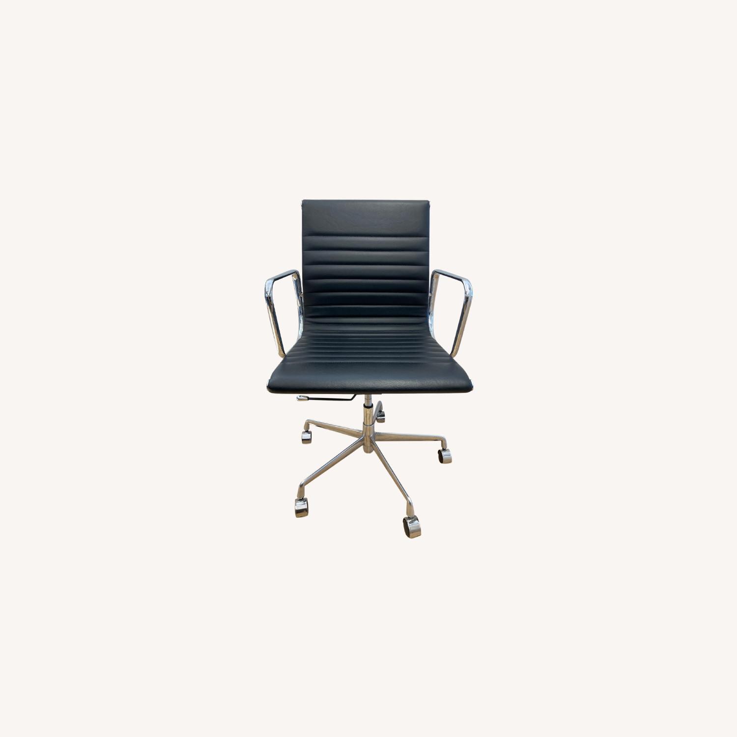 Replica Eames Aluminum Group Office Chair - AptDeco