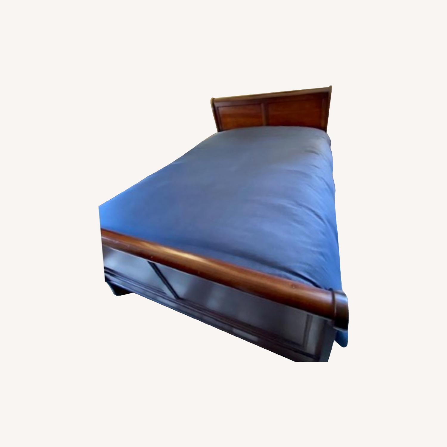 Broyhill Furniture Maison Lenoir Mahogany Sleigh Bed - AptDeco