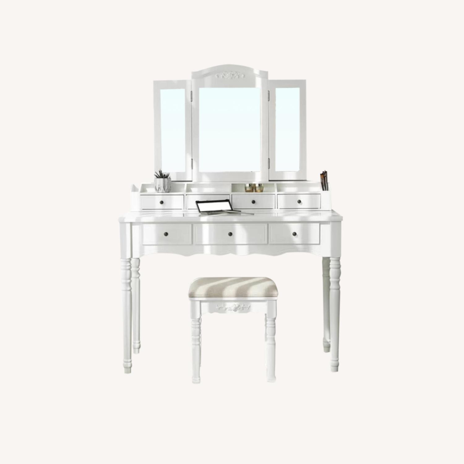 House of Hampton Vanity with Mirror and Stool - AptDeco