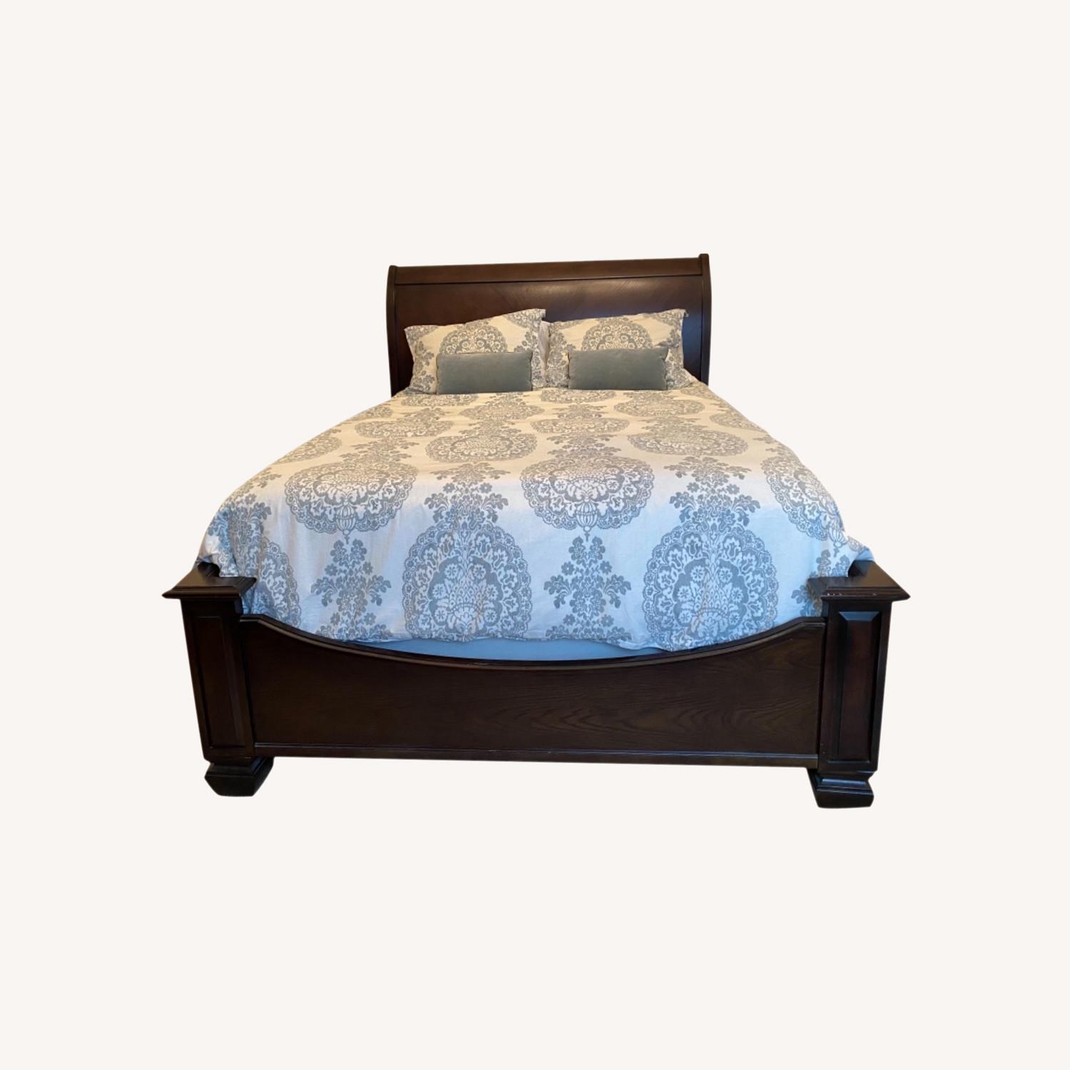Bassett Solid Wood Queen Bed - AptDeco