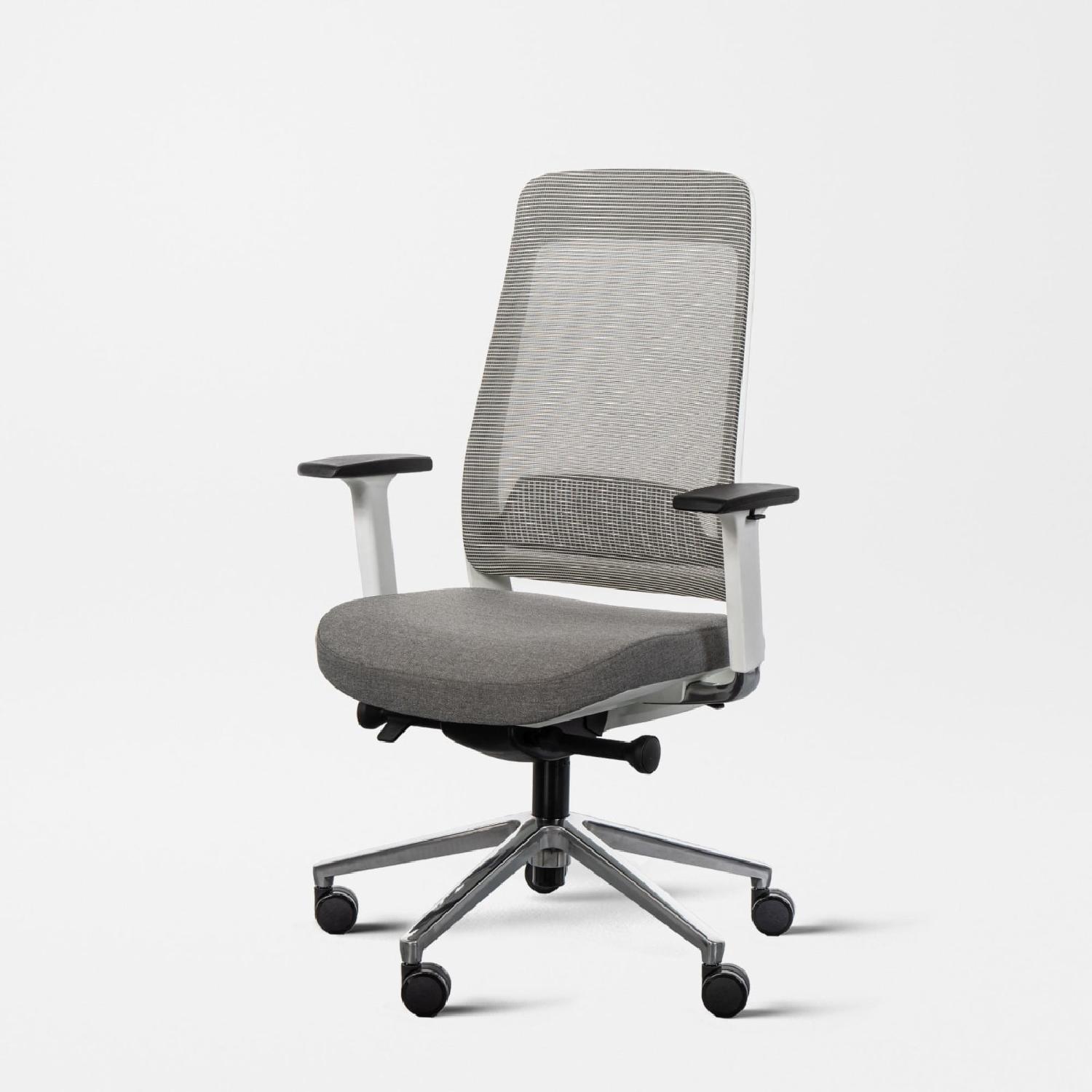 Fully Office Chair - AptDeco