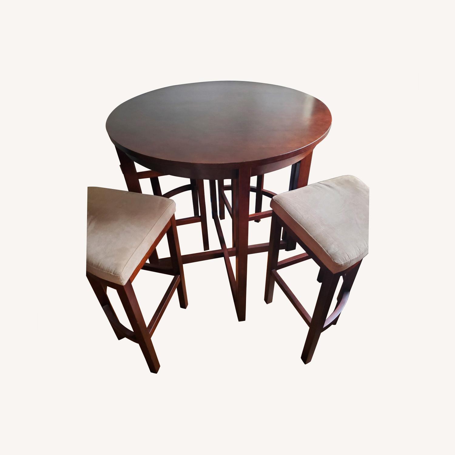 Modern Table for all Events - AptDeco