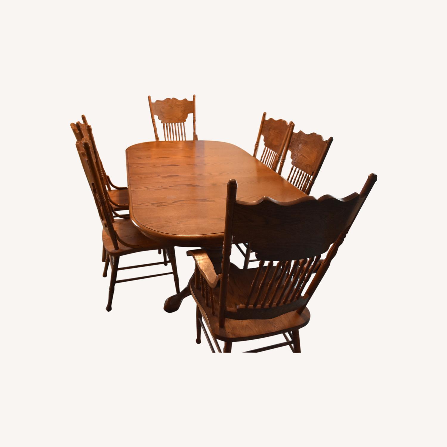 Extendable Oak Dining Table w/6 Chairs - AptDeco