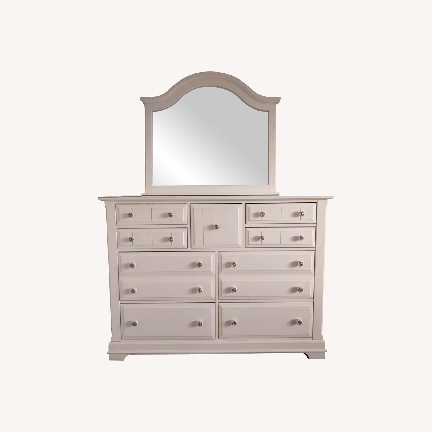 Traditional style 9-drawer Dresser - AptDeco