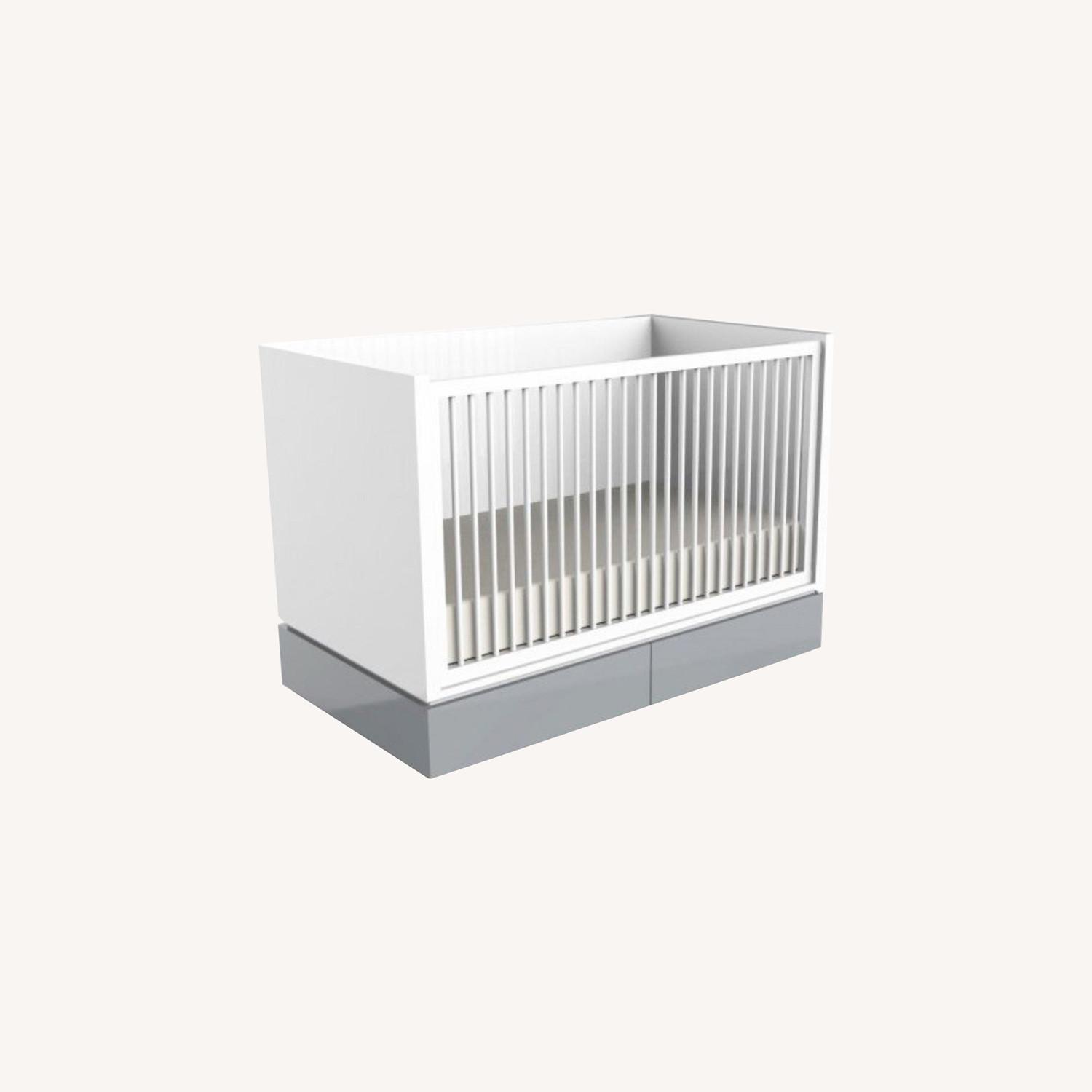 DudDuc High End Crib - AptDeco