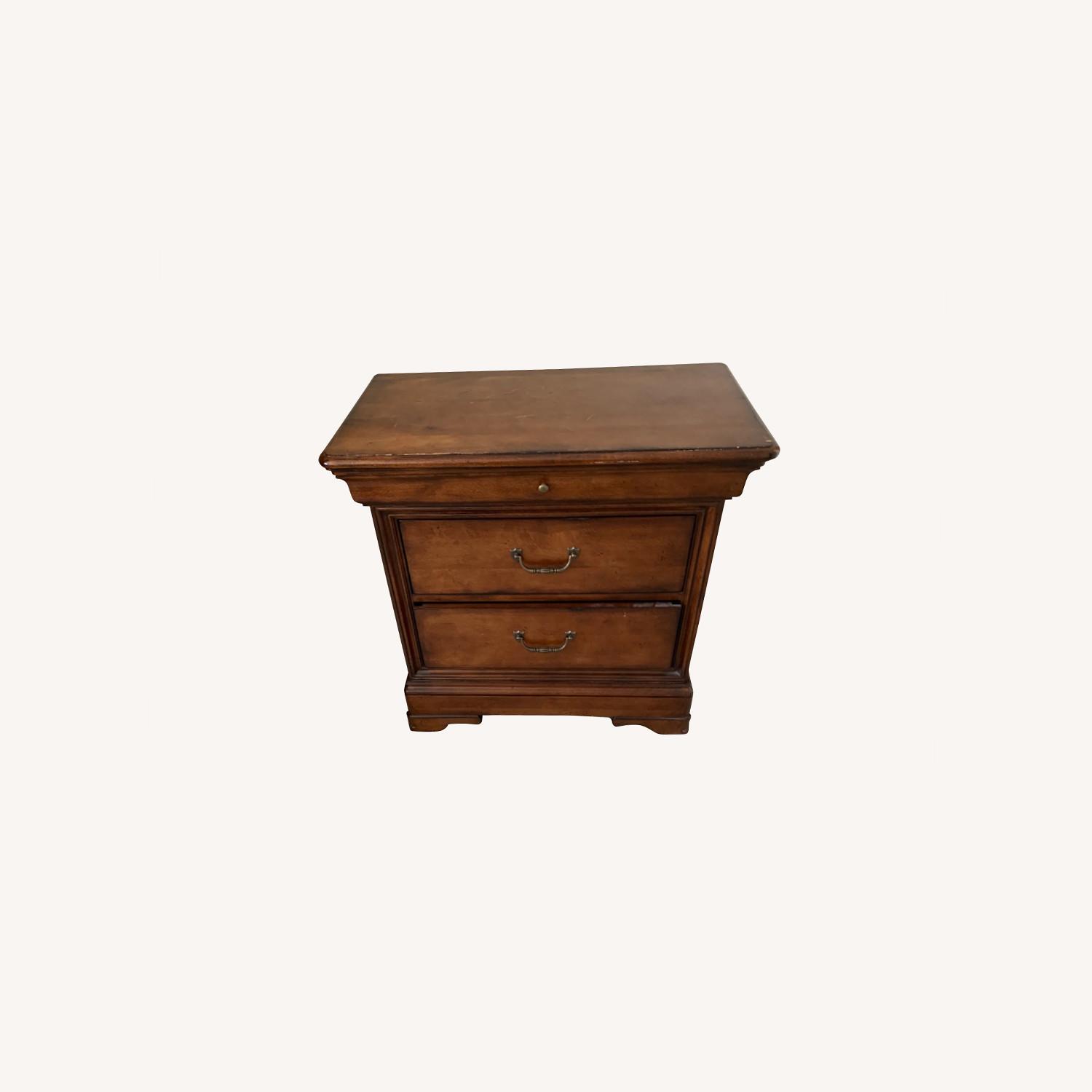 Universal Nightstand - AptDeco