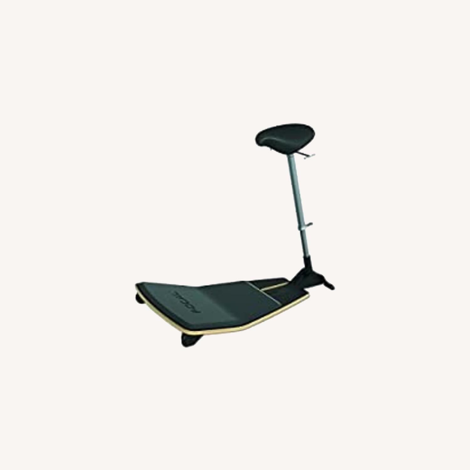 Ergonomic Leaning Stool - AptDeco