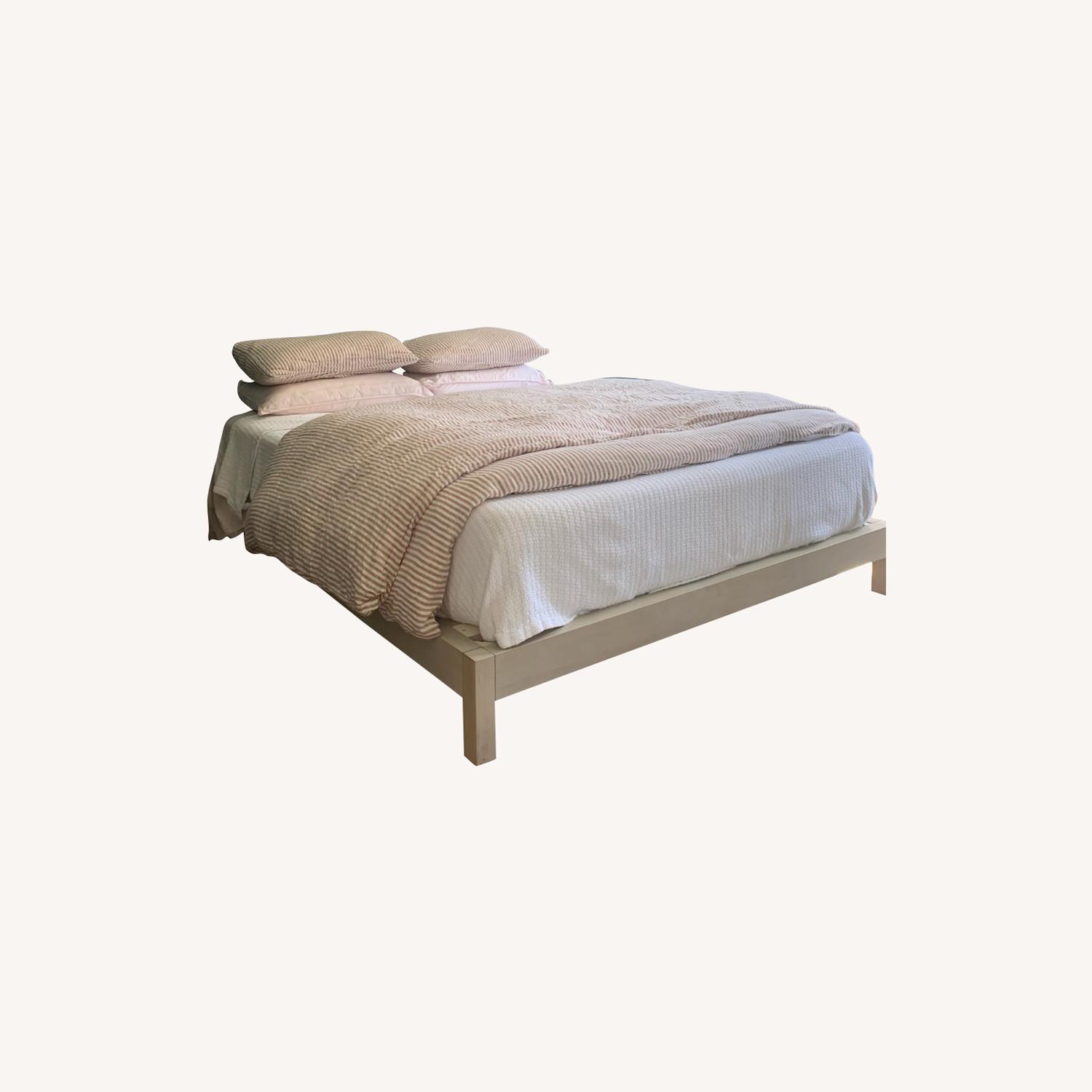 CB2 Queen Platform Bed - AptDeco