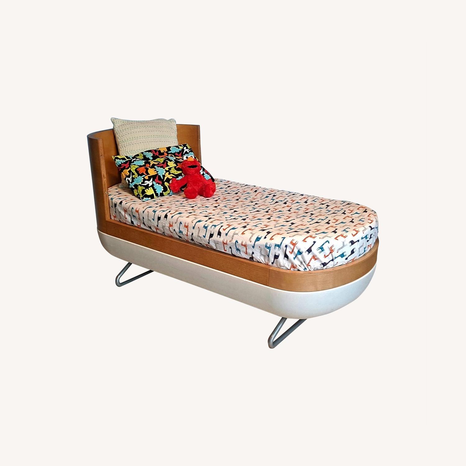 Ubabub Pod 2 in 1 Convertible Crib / Toddler Bed - AptDeco