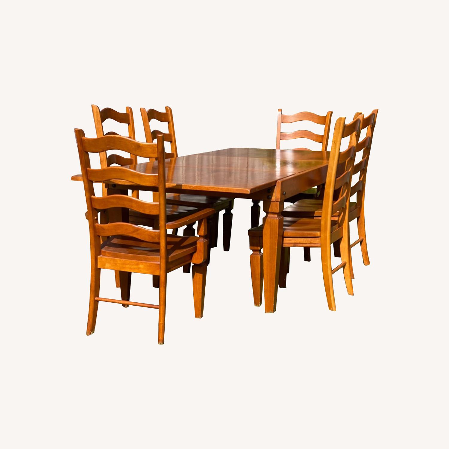 Levitz Furniture Dining Room Table with Leaf and 6 Chairs - AptDeco