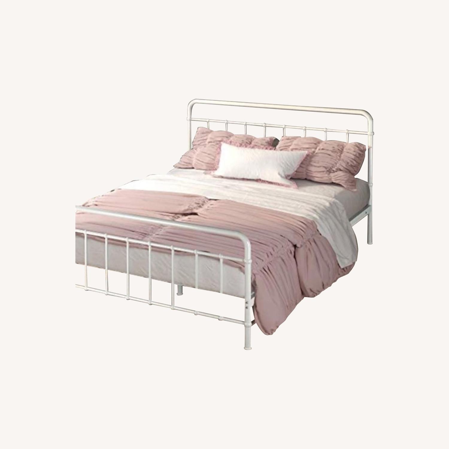 Zinus White Twin Metal Bedframe - AptDeco