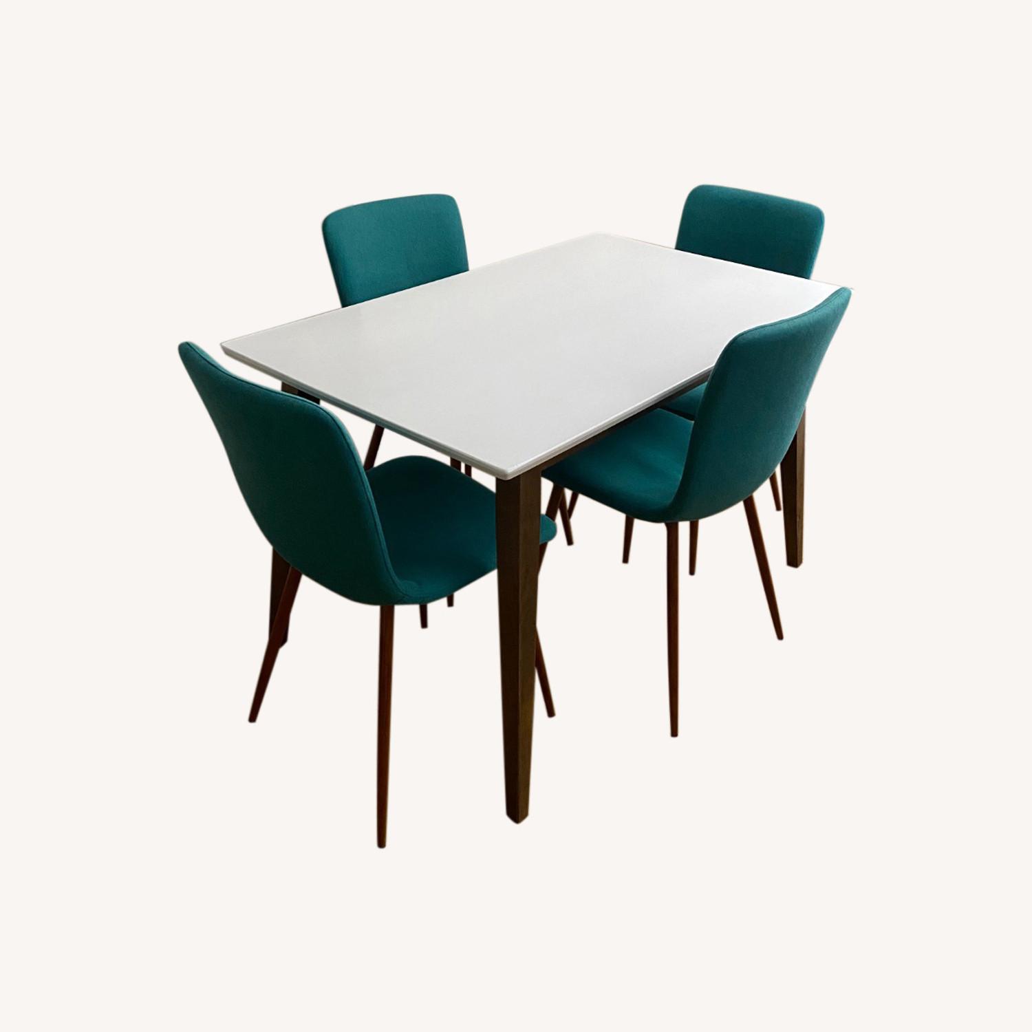 Wade Logan Dining Set