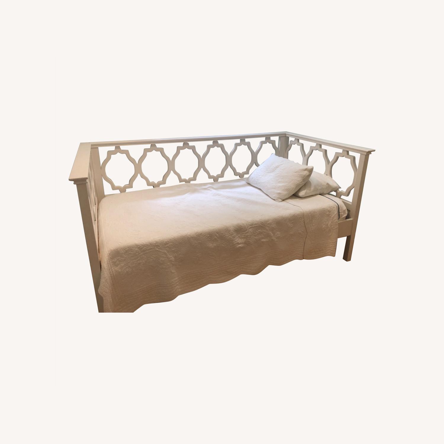 Pottery Barn White Daybed - AptDeco