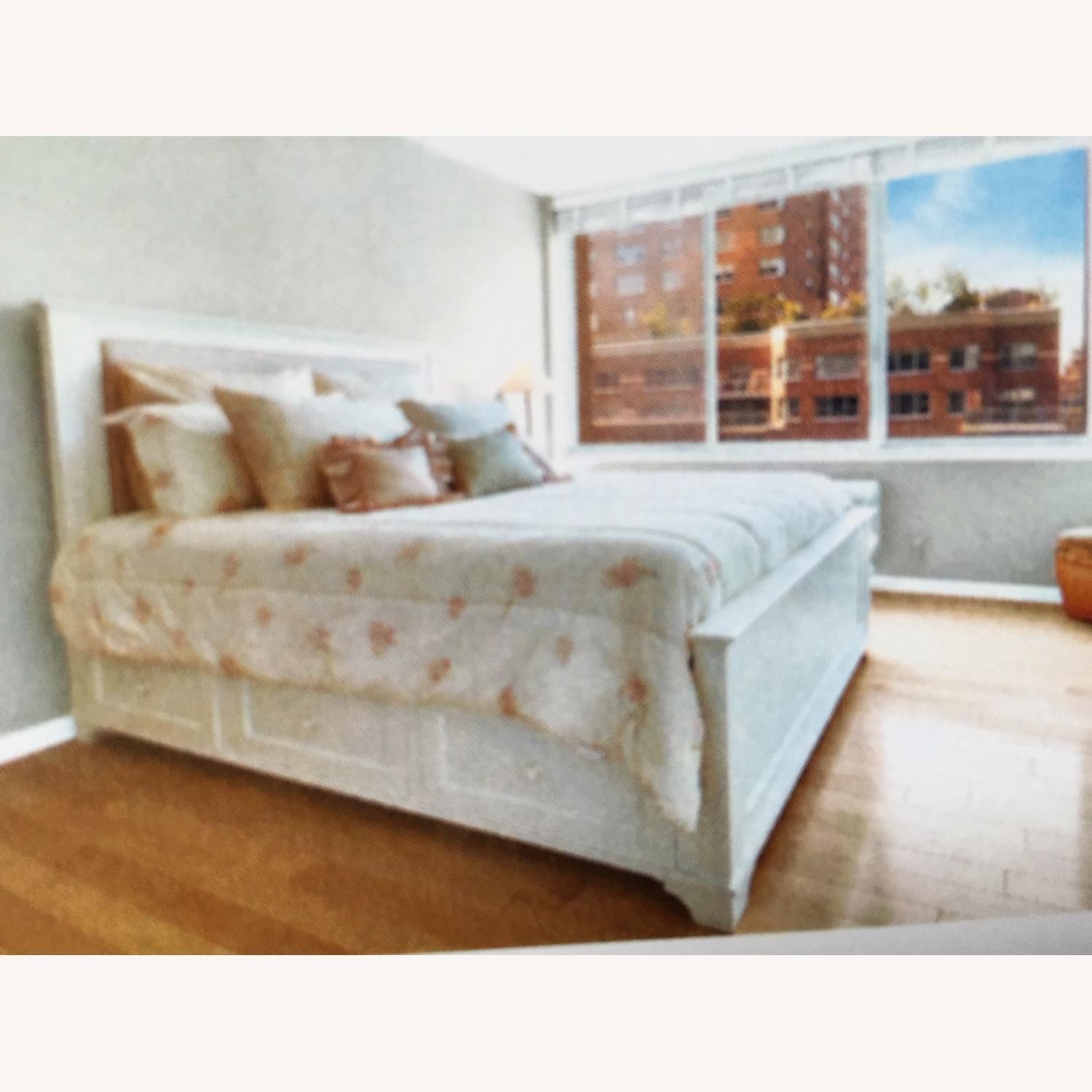 Queen Size Bed With 6 Deep Storage Drawers - AptDeco