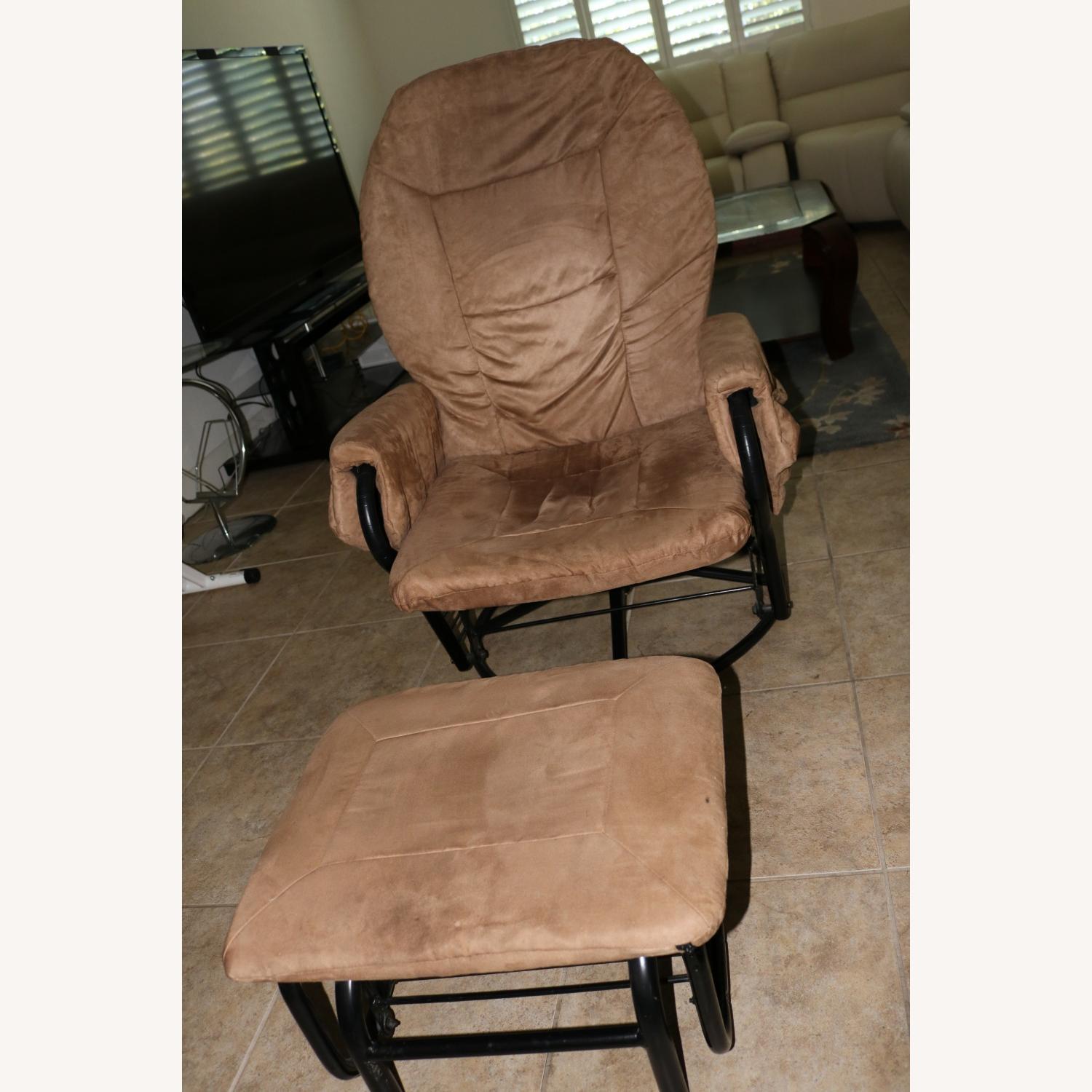 Modern Brands Chair - AptDeco