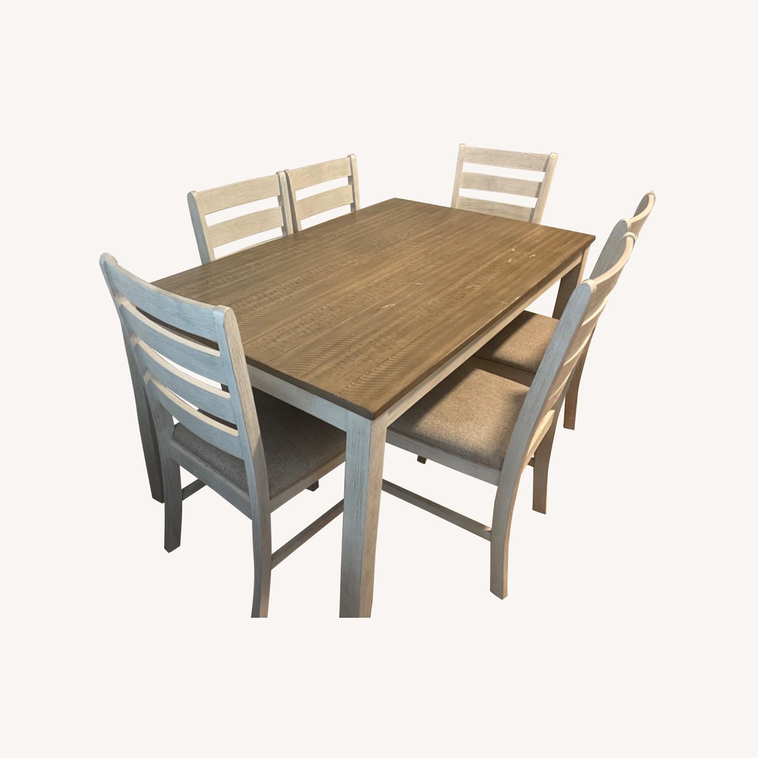 Roland Dining Table andChairs - AptDeco