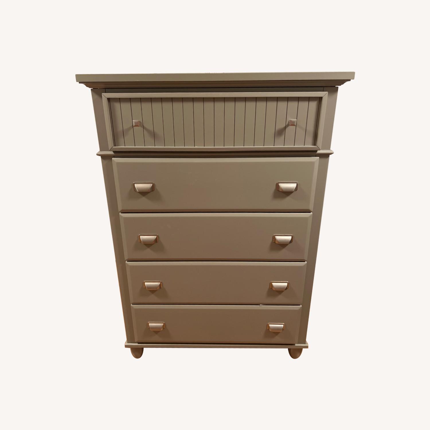 Bob's Discount Chester Draw - AptDeco