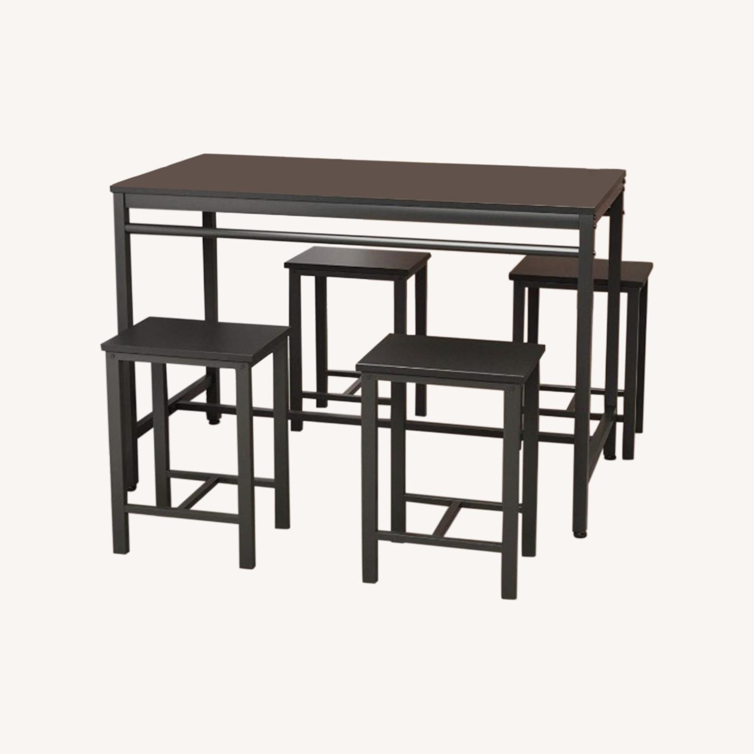 Table with 4 Stool - AptDeco