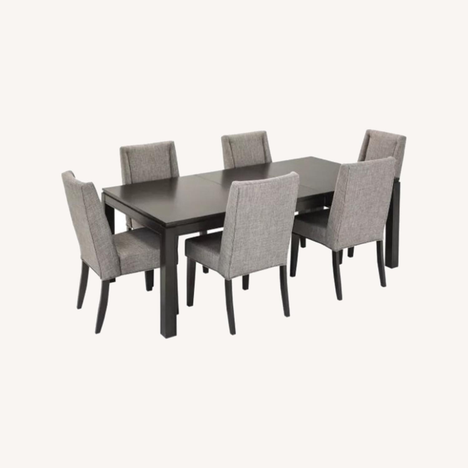 Raymour & Flanigan Logan Dining Set - AptDeco