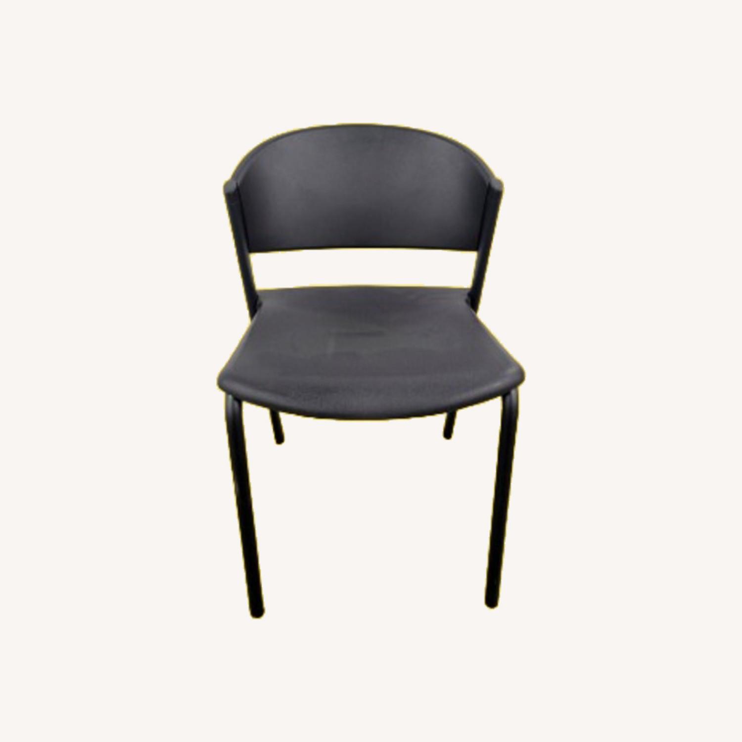 Durable Multi-Seat Stackable Chairs - AptDeco