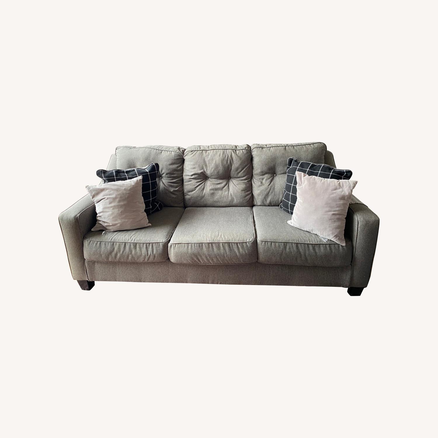 Raymour & Flanigan Gray 3 Seat Sofa - AptDeco