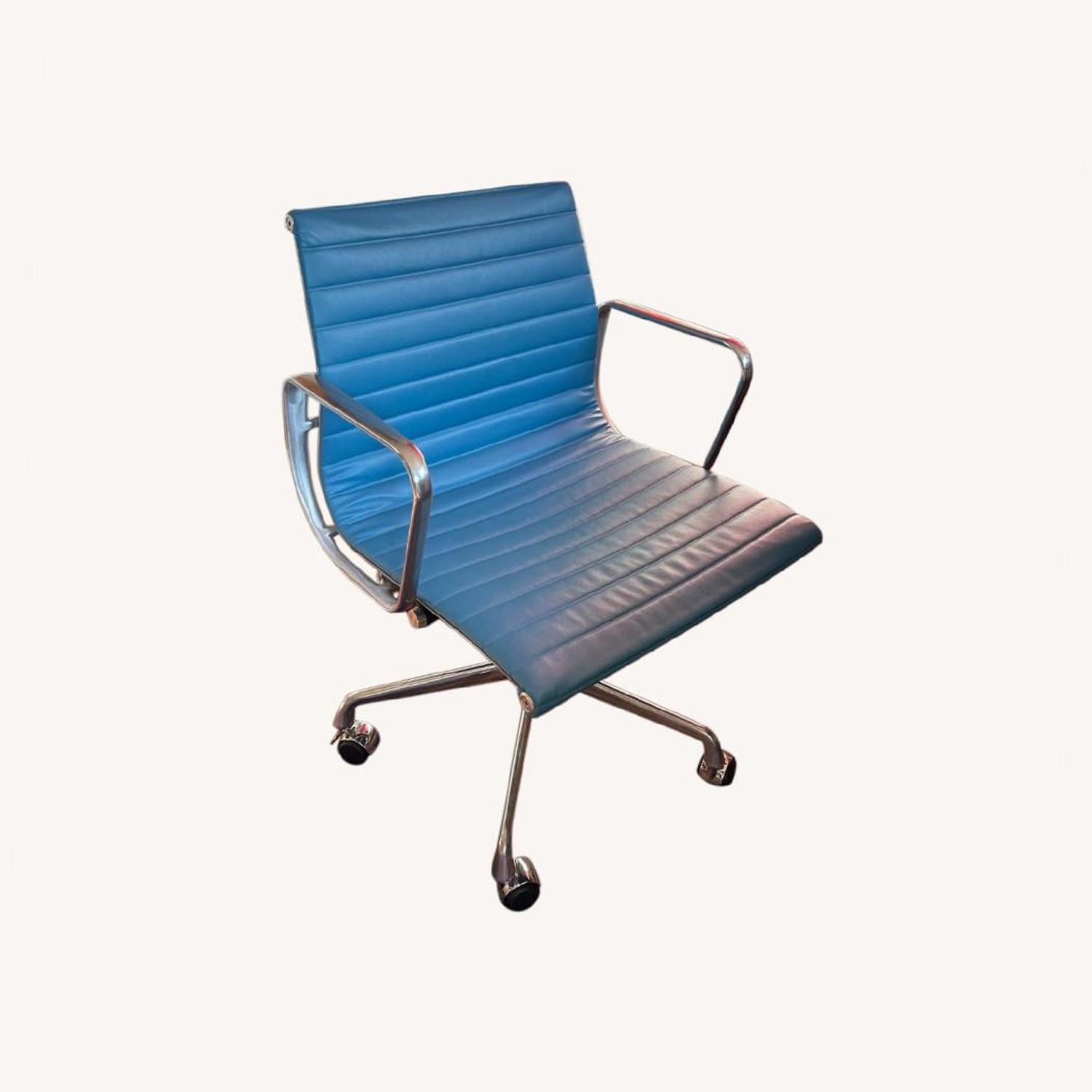 Herman Miller Eames Executive Office Chair - AptDeco