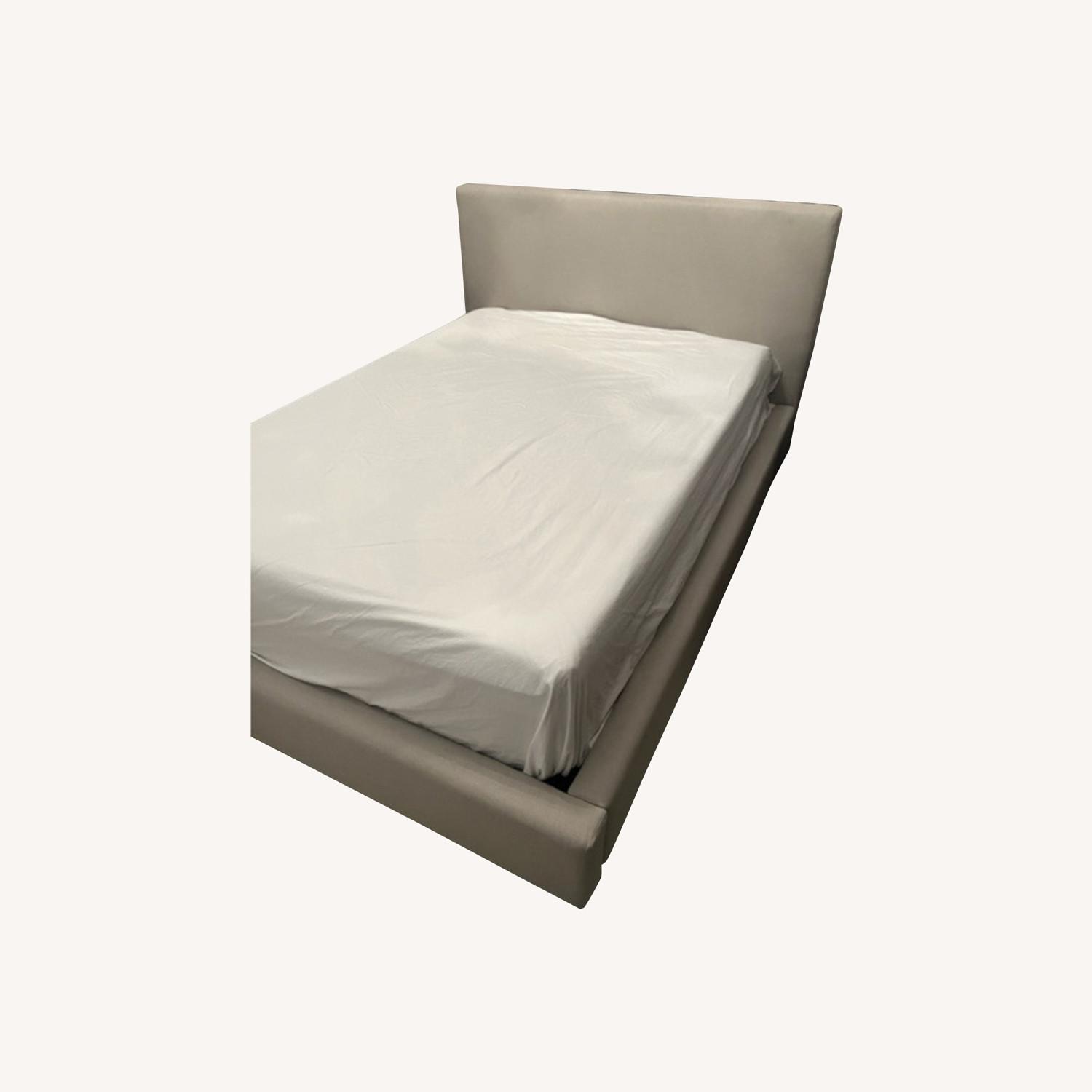 Restoration Hardware Beck Platfrom Belgian Linen Dove Bed - AptDeco