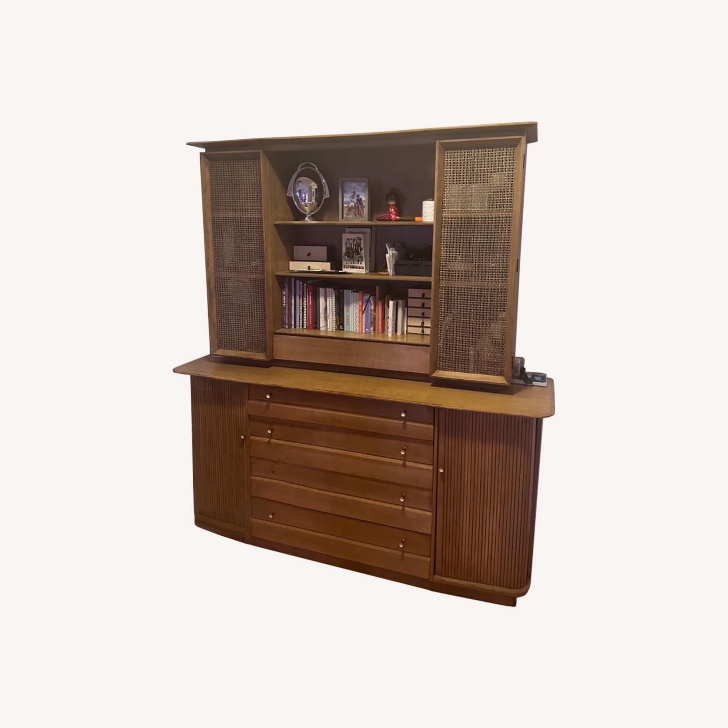 Unique Wall Unit - AptDeco