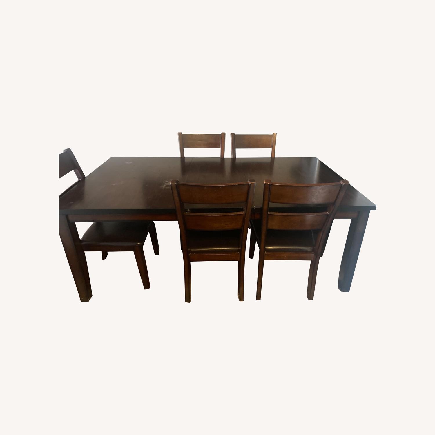 Entree Casual Dining Dining Room Set - AptDeco