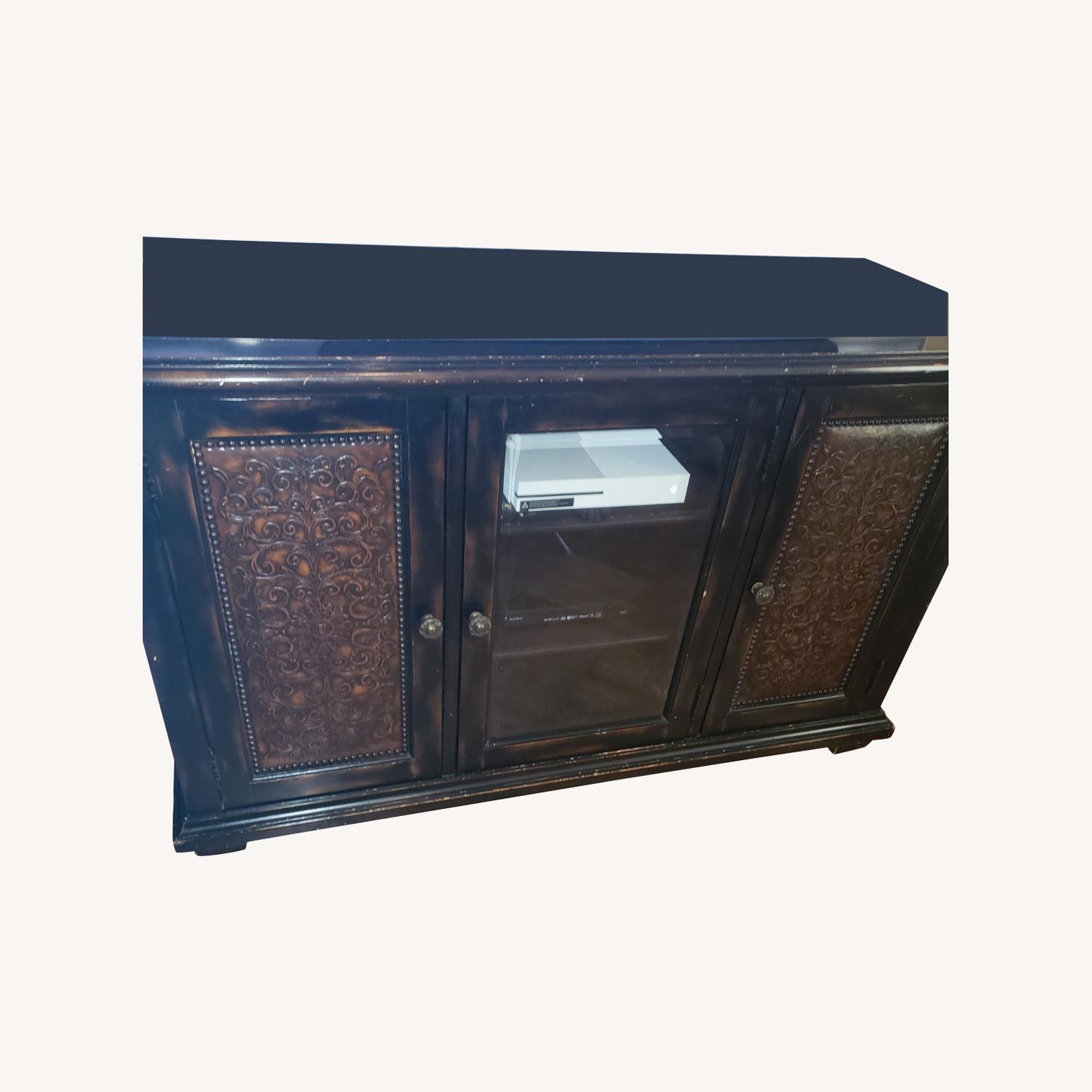 Wall Unit Storage - AptDeco