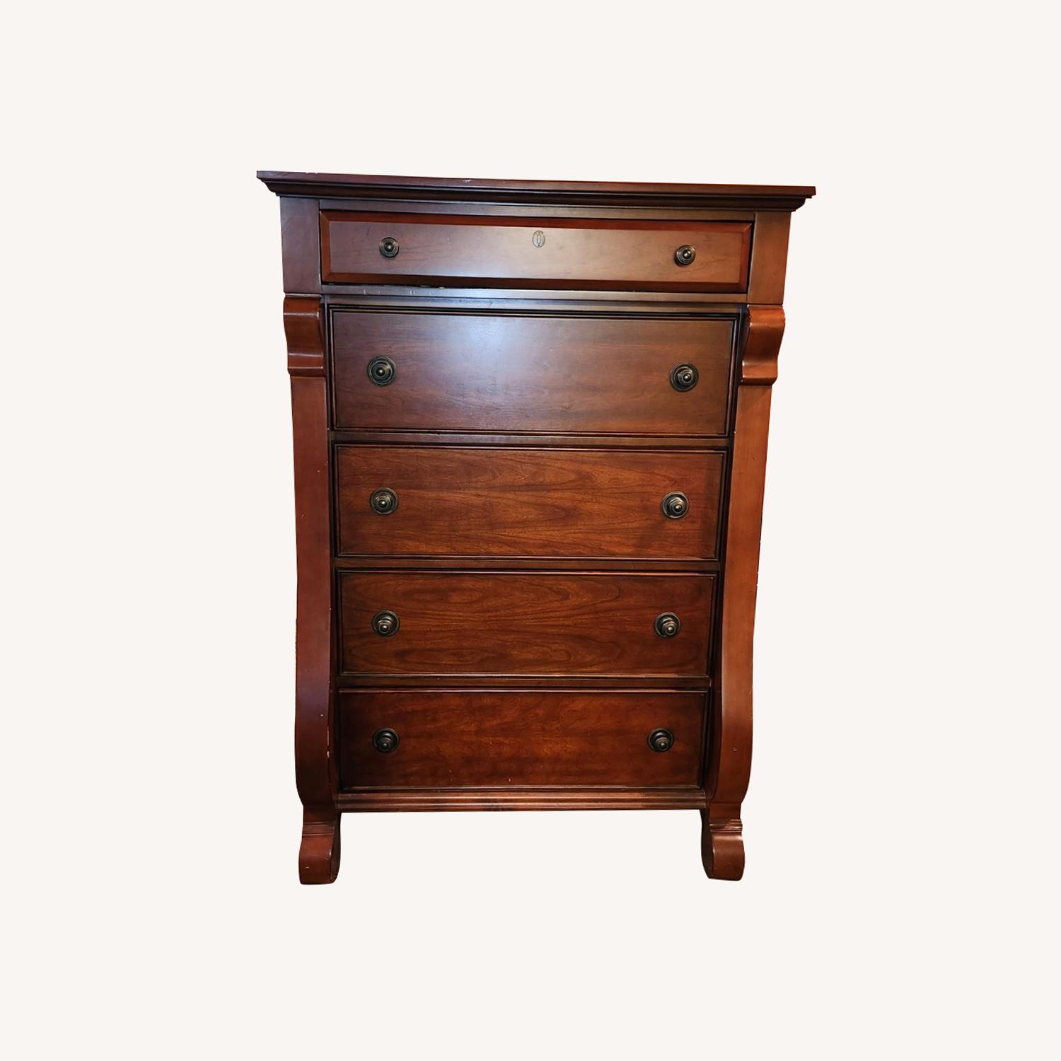 Raymour And Flanigan Chest Of Drawers