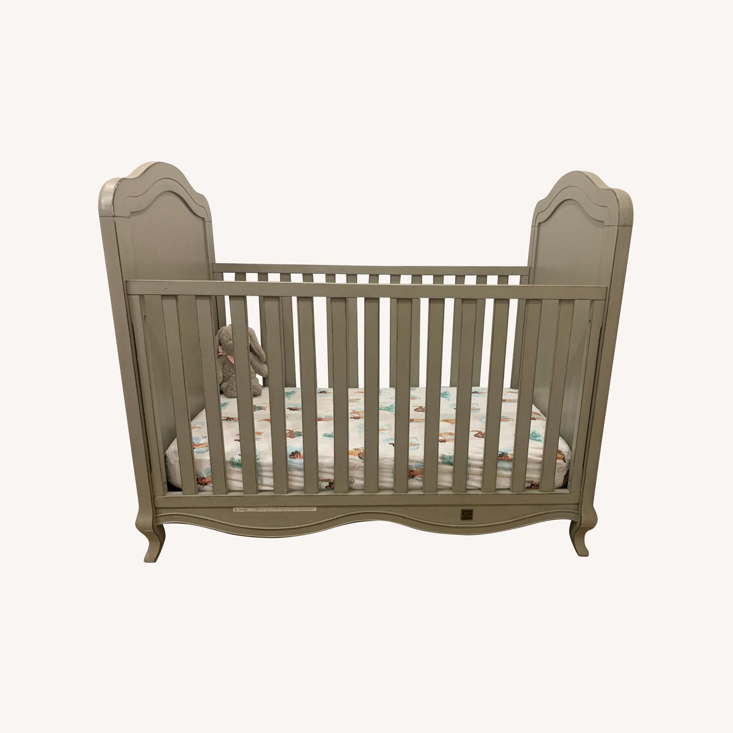 Bel Amore Lyla Rose Crib With Toddler Guard Rail - AptDeco