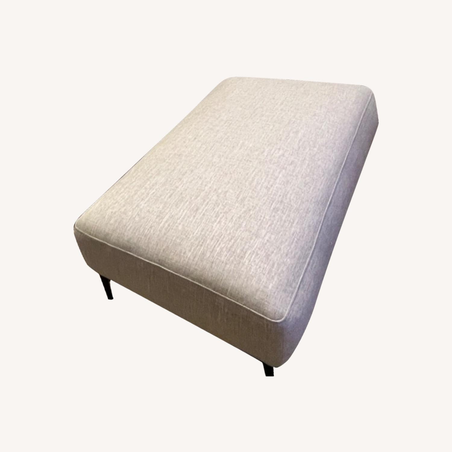 Article Abisko Ottoman - AptDeco