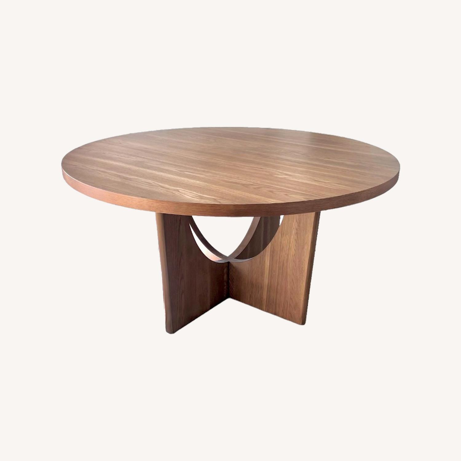 Dakmore 60" Solid Oak Pedestal Dining Table - AptDeco