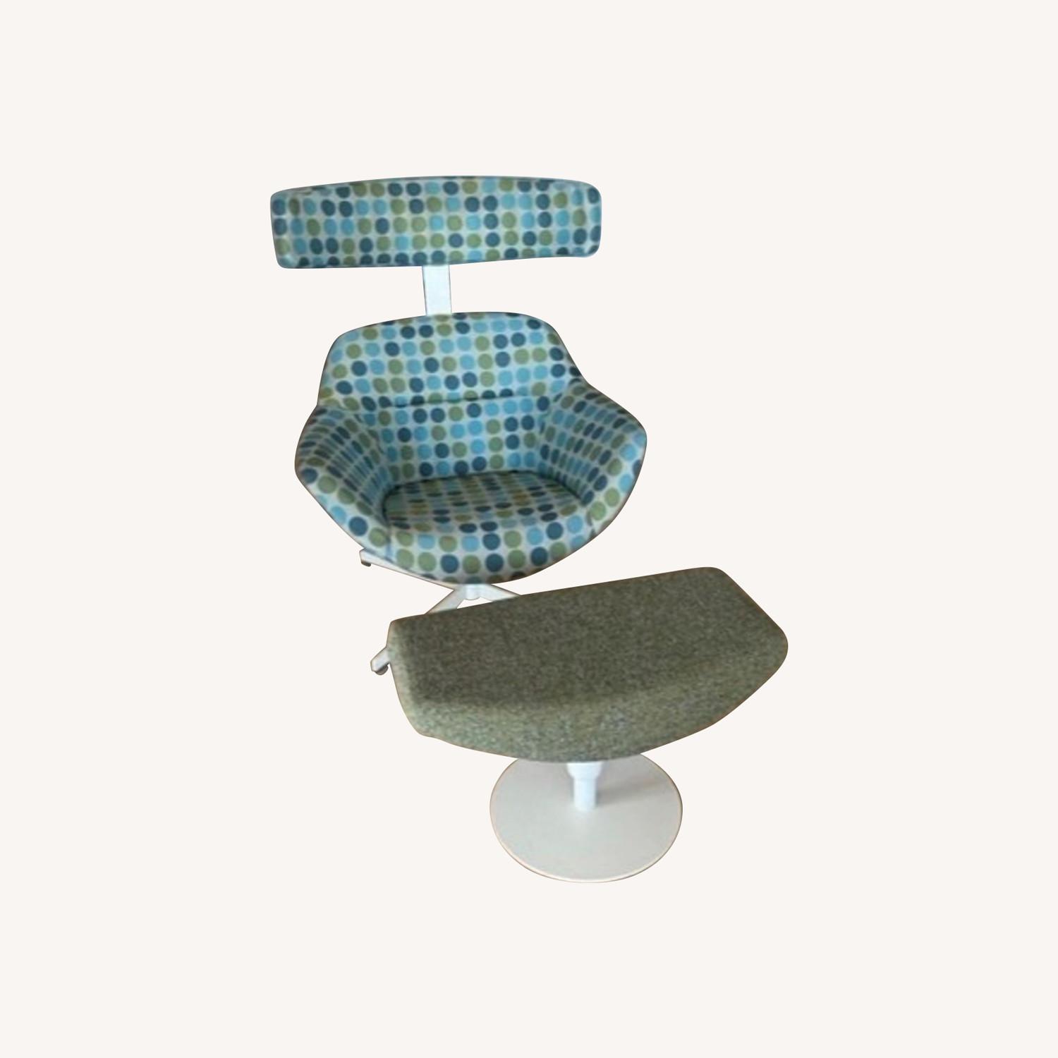 Cassina Auckland Chairs And Ottomans Aptdeco
