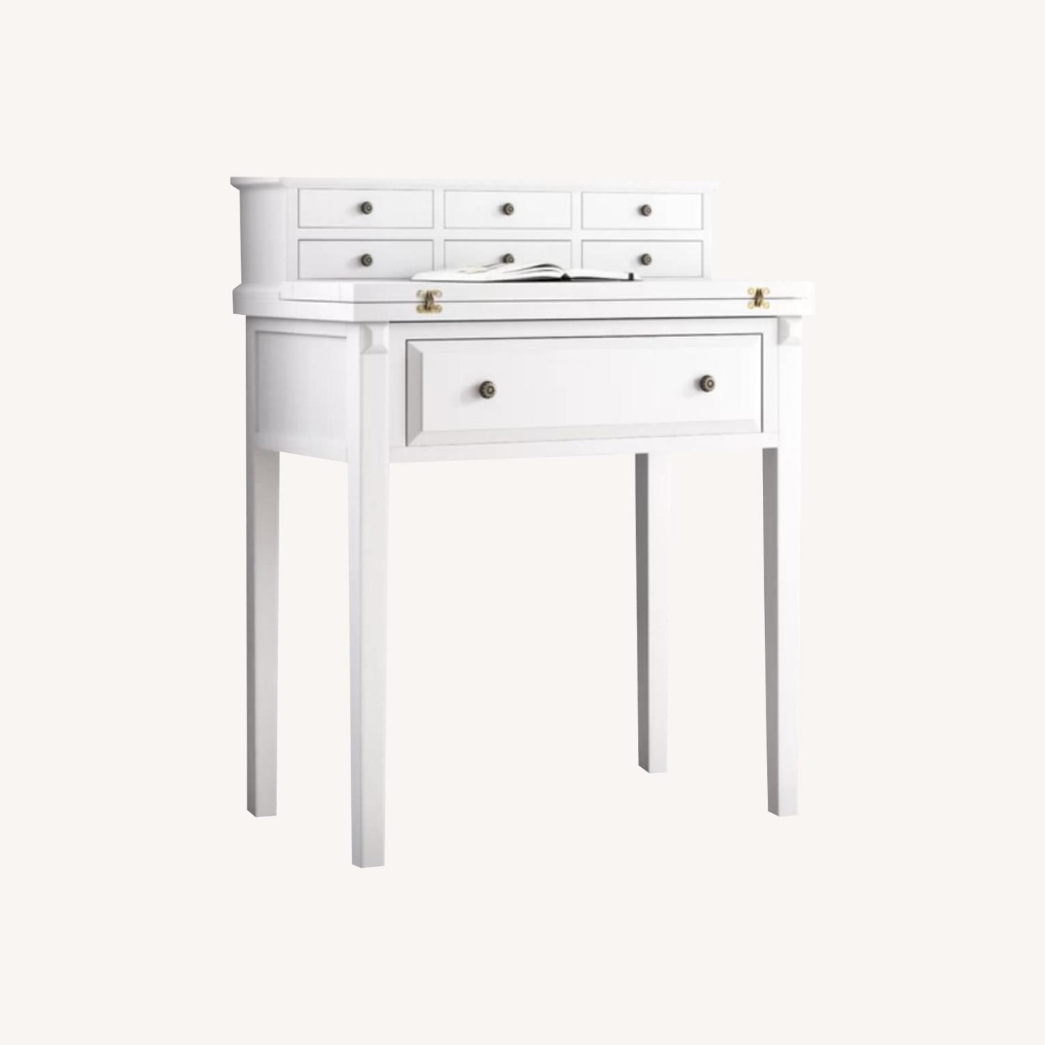 Kelly Clarkson Small 30 Desk