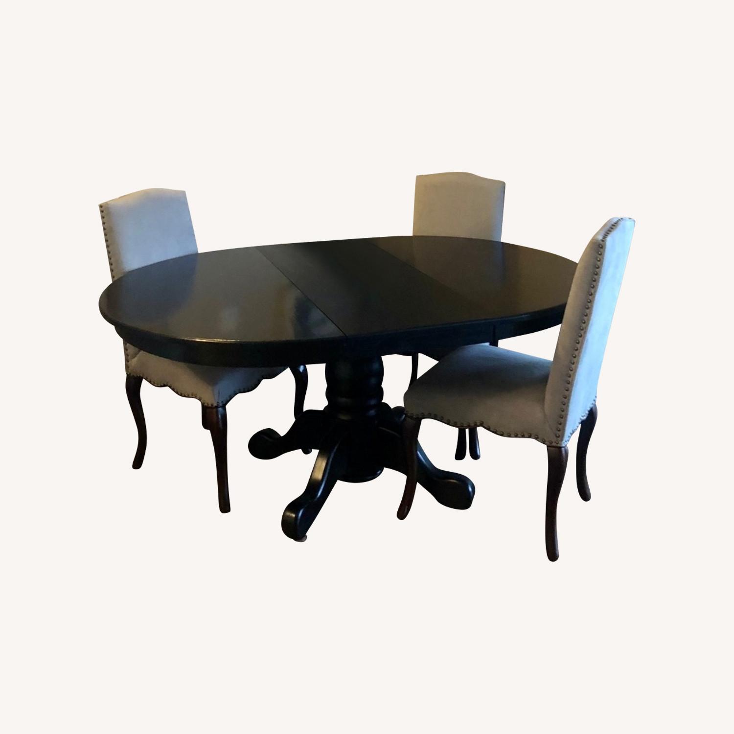 Extendable Vintage Solid Wood Pedestal Table Set - AptDeco