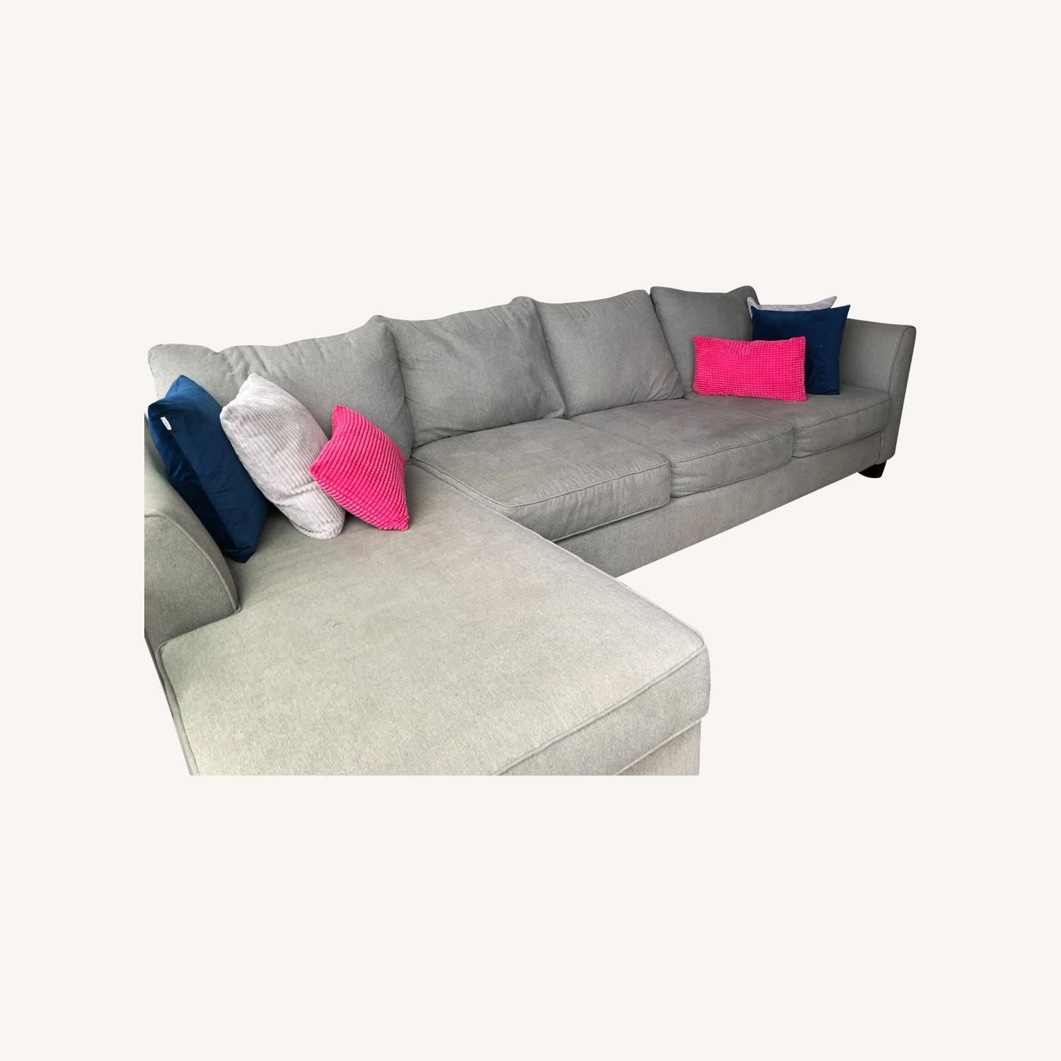 Raymour & Flanigan Daine Sectional - AptDeco
