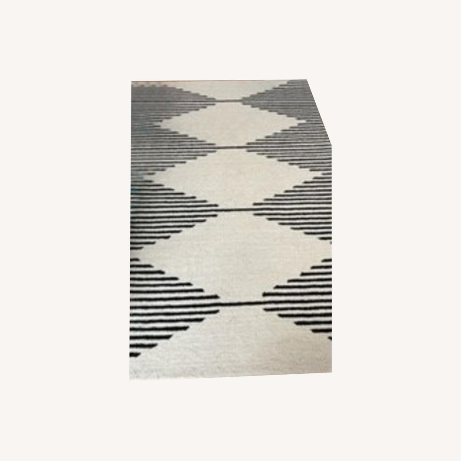 Tuscan Diamond Pinstriped Rug - AptDeco