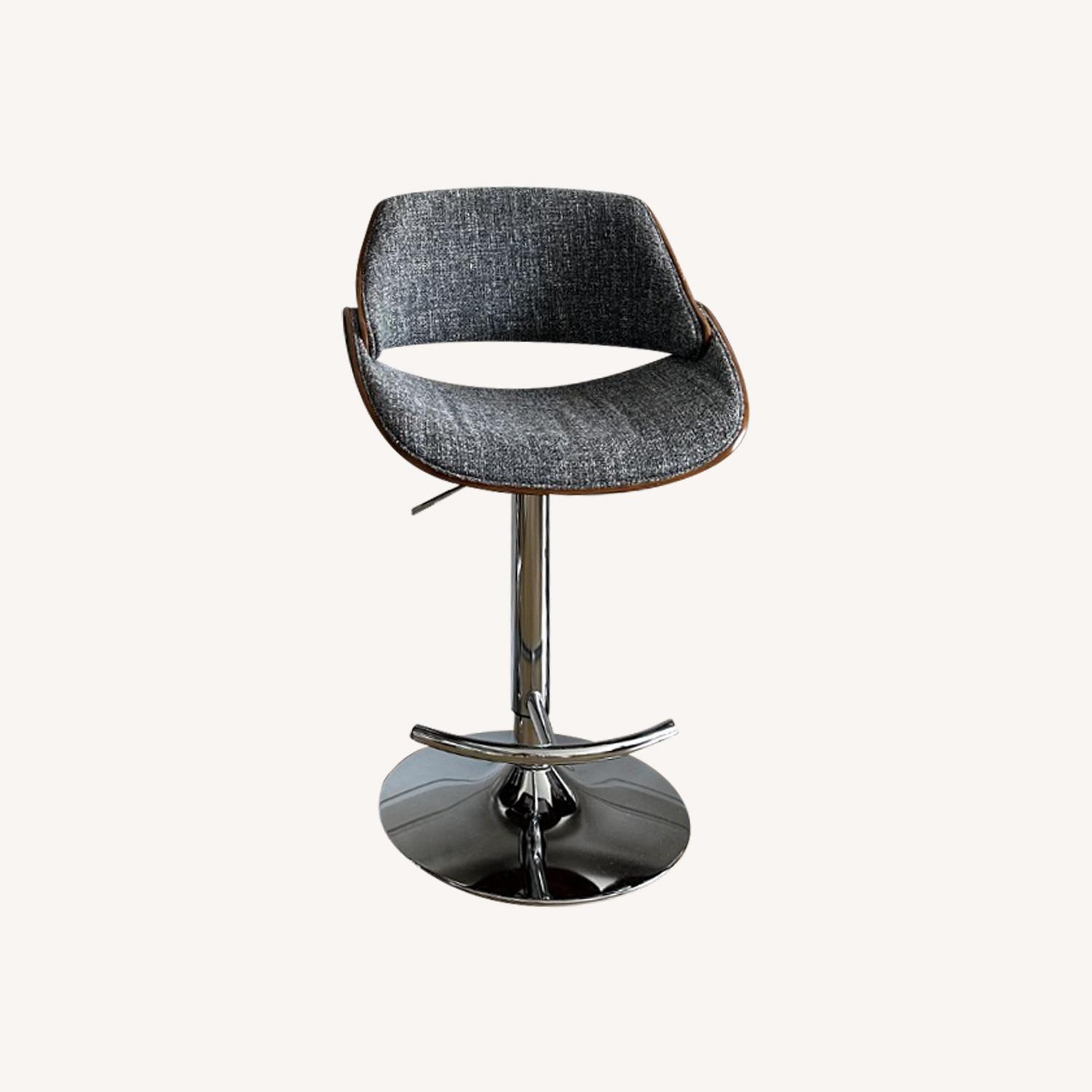 LumiSource Set of 4 Adjustable Barstool - AptDeco