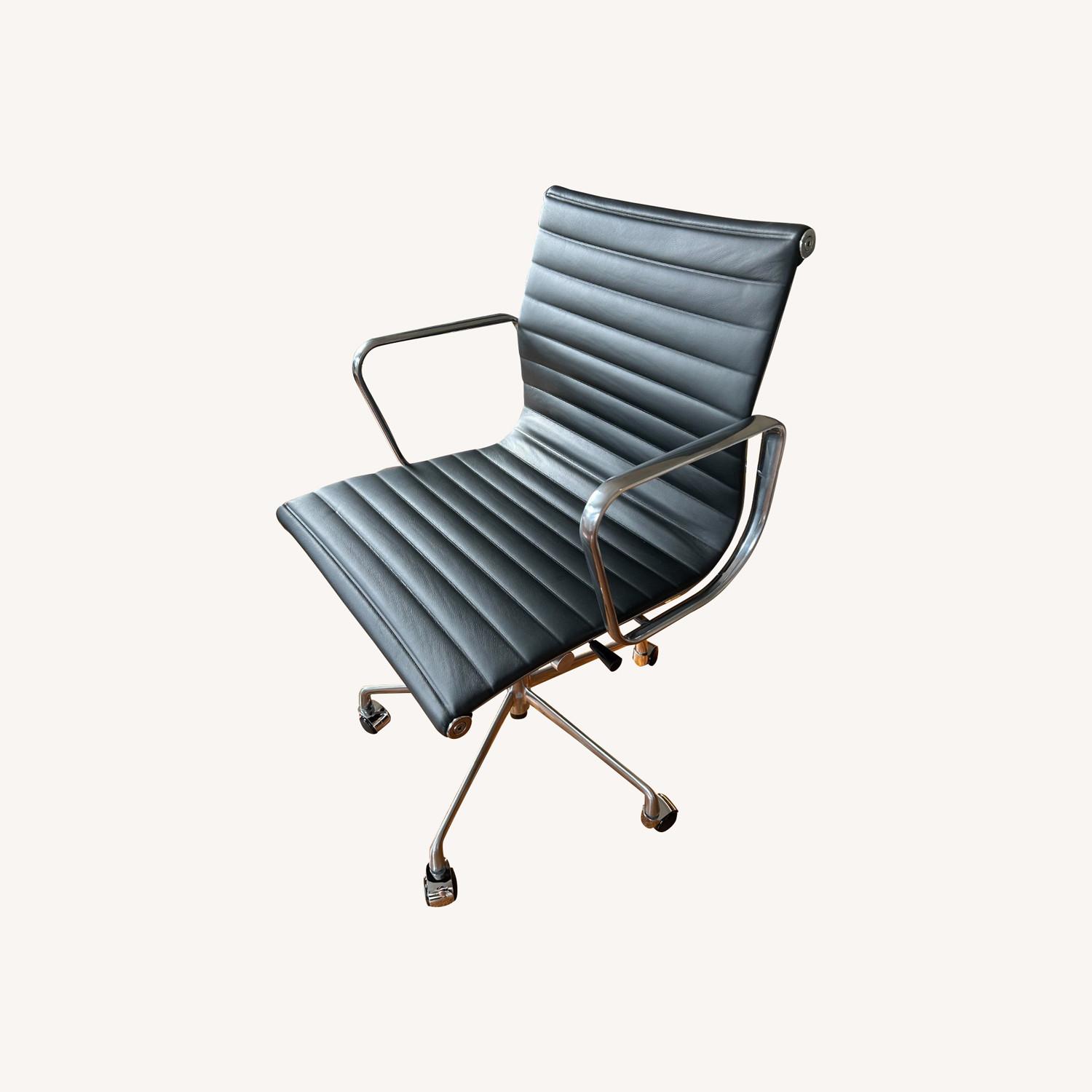 Eames Aluminum Group Management Chair Replica - AptDeco