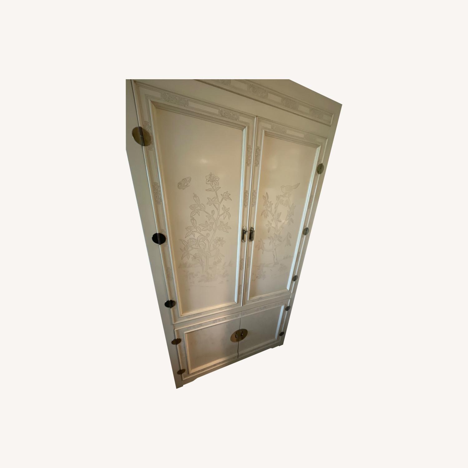 Beige Chest Nice Detail - AptDeco