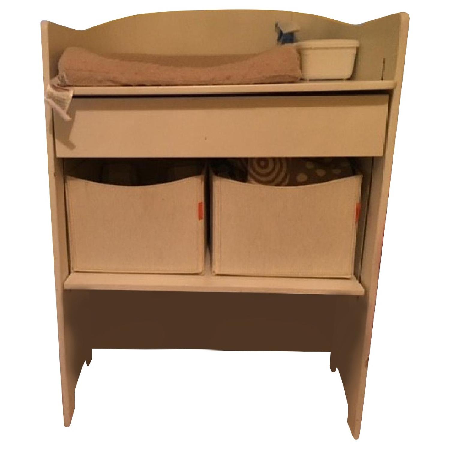 Leander Changing Table - AptDeco
